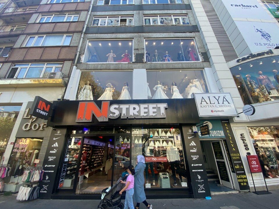 Ayakkabı mağazaları İn Street, İstanbul, foto