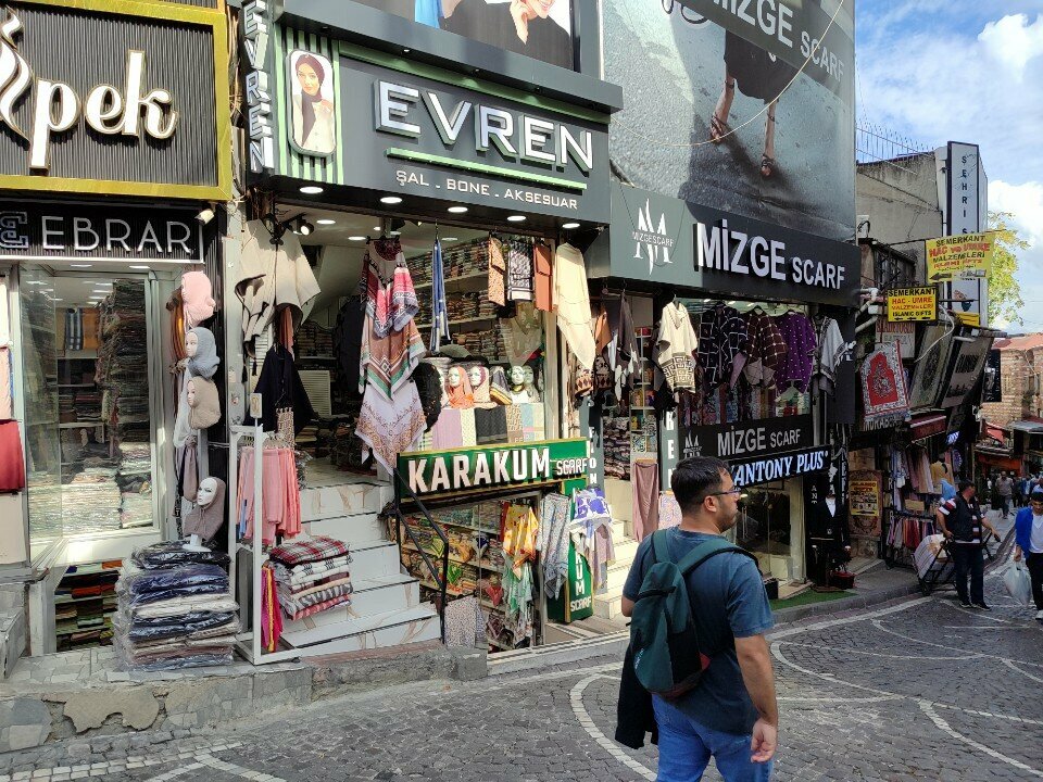Tuhafiyeler Karakum Scarf, İstanbul, foto