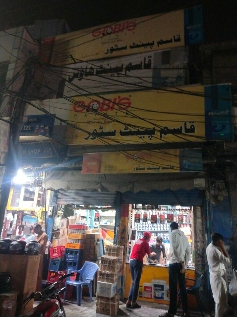 Araba boyama Qasim paint store, Lahor, foto