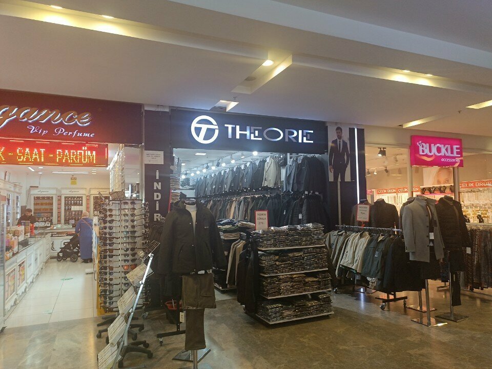 Giyim mağazası Theorie, İstanbul, foto