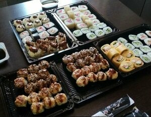 San Sushi Sendo (ulitsa Lenina No:85/1), suşi restoranı  Sljudyanka'dan