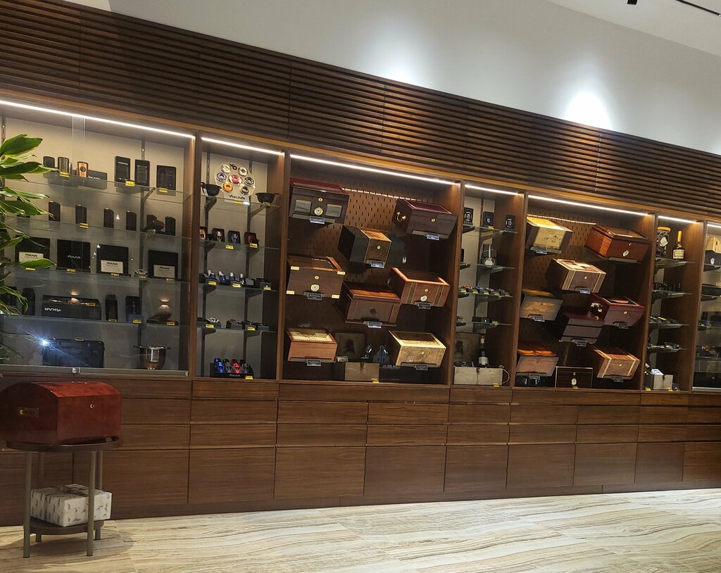 Tütün, sigara mağazaları Davidoff of Geneva, Bakü, foto