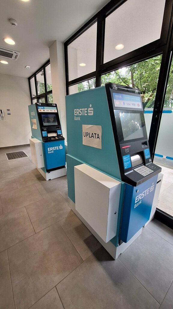 ATM'ler Erste, Güney Backa İlçesi, foto