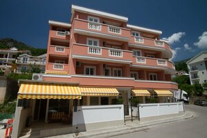 Apartments Sofija (Budva, Bechichi), otel  Dünya'dan