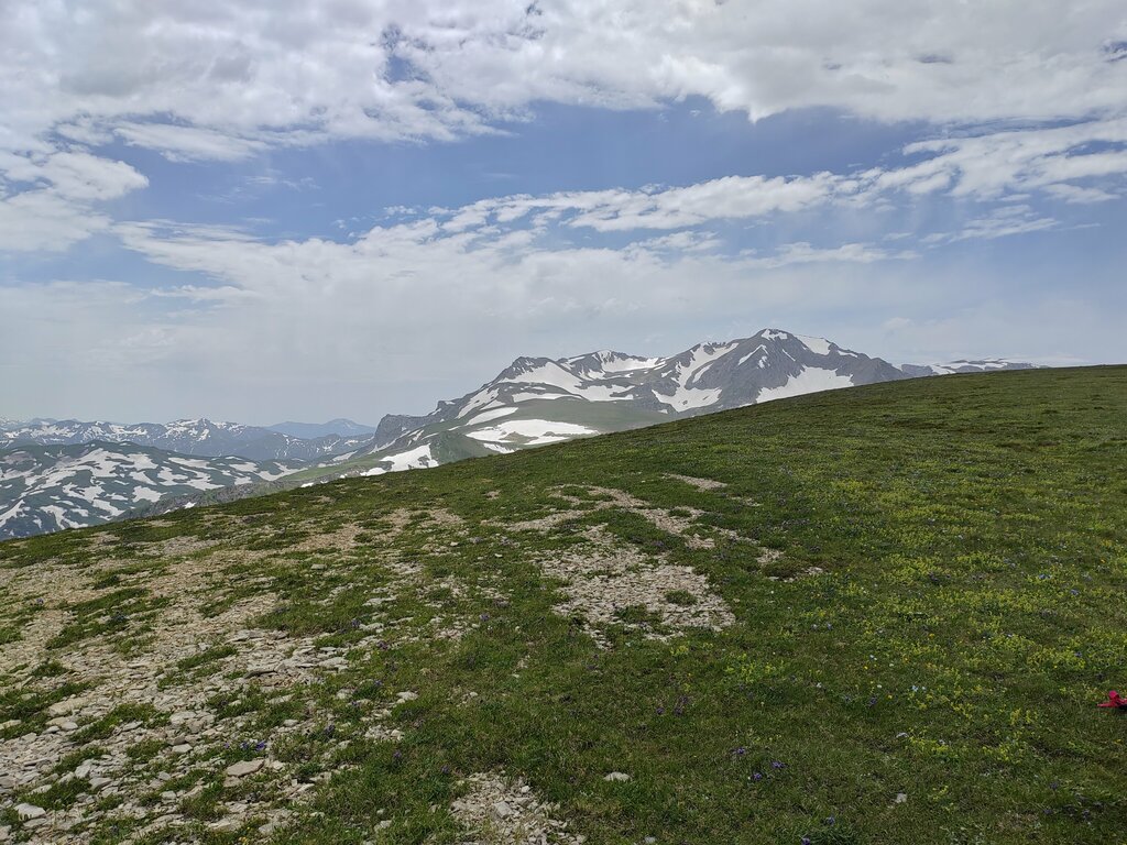 Dağ zirvesi Гора Абадзеш 2369 метра, Adıge Cumhuriyeti, foto