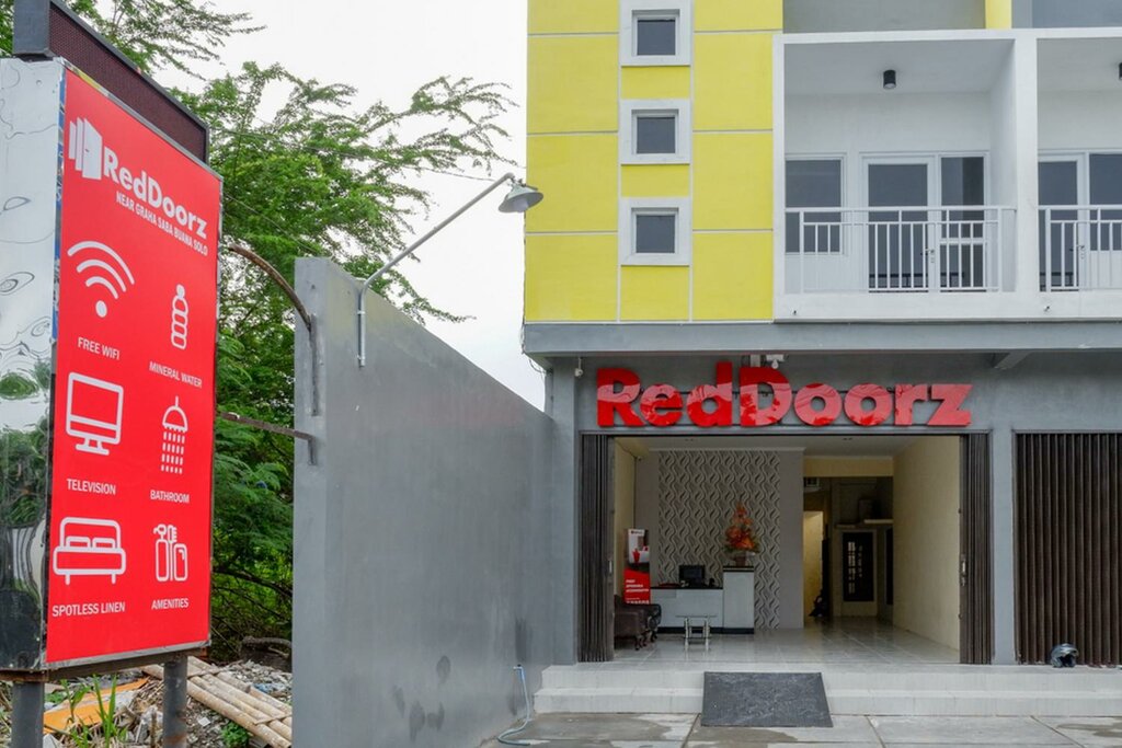 Otel RedDoorz near Graha Saba Buana Solo, , foto