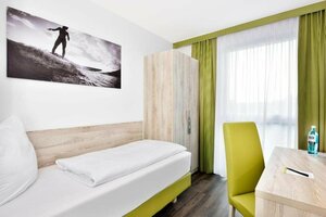 Novina Sleep Inn Herzogenaurach (Erlanger Straße No:60, Erlangen), otel  Herzogenaurach'tan