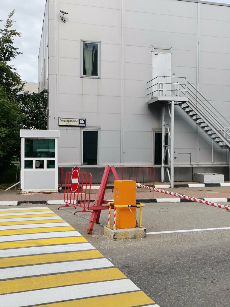 Ayrı çöp toplama noktası Ecoplatform Fandomat, Moskova, foto