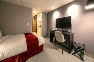 Golden Tulip Essential Namgang (South Gyeongsang Province, Jinju), otel  Jinju'dan