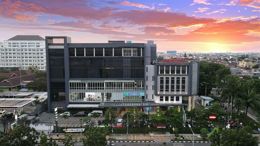 Otel Luxury Inn Arion Hotel Rawamangun, Cakarta, foto