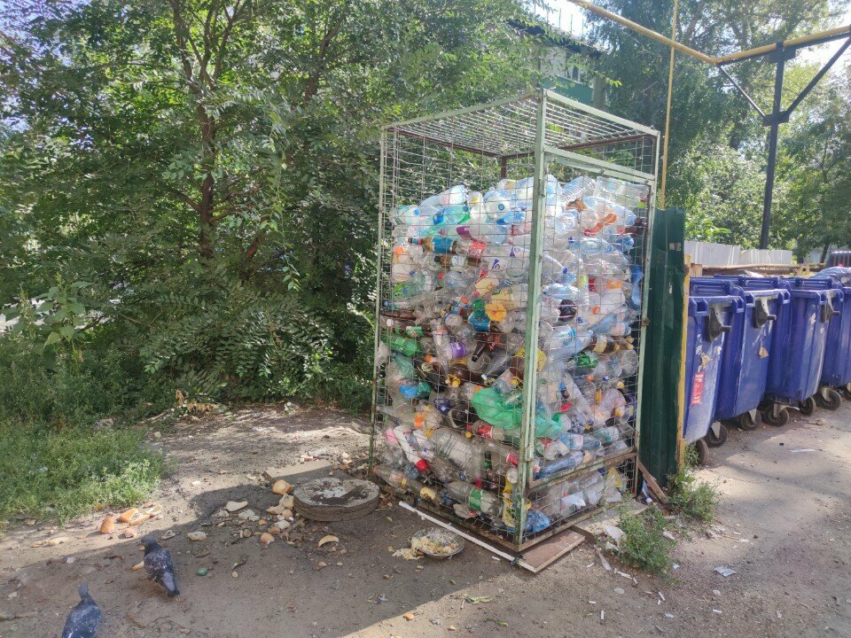 Ayrı çöp toplama noktası Контейнер для пластиковых бутылок, Ulyanovsk, foto