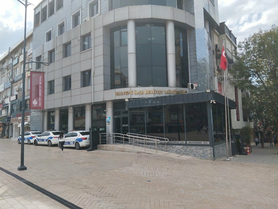 Belediyeler, devlet daireleri Maltepe İlçe Emniyet Müdürlüğü İdari Büro Amirliği, İstanbul, foto