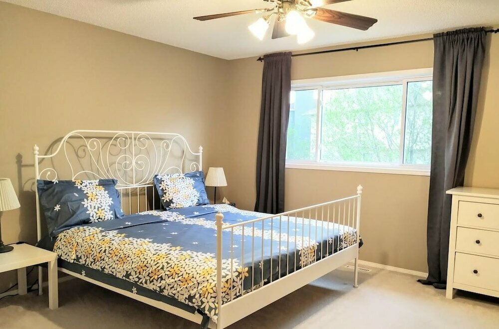 Otel Brother Li Homestay, Calgary, foto