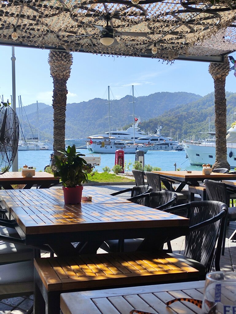 Deniz ve nehir iskeleleri Göcek Limanı, Fethiye, foto