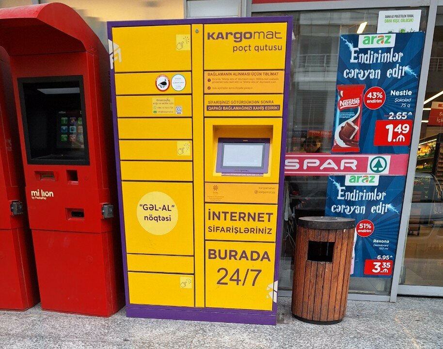 Parsel otomatı Kargomat, Bakü, foto