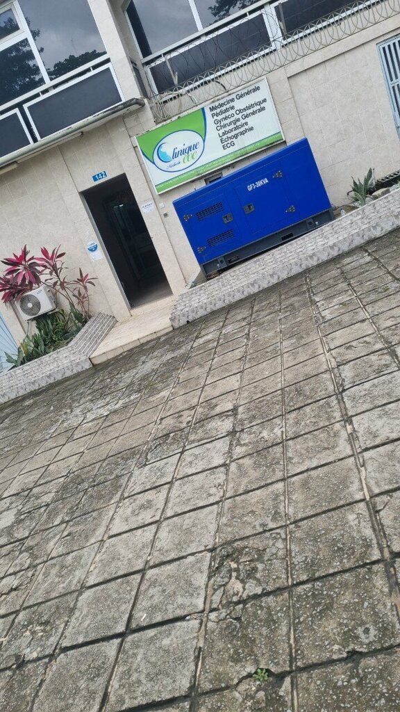 Tıp merkezleri ve klinikler Clinique Médicale Eve, Abican, foto
