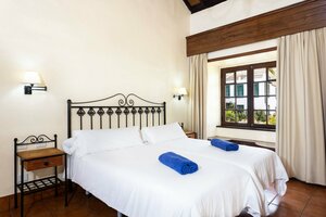 Hotel El Patio (Canarias, Santa Cruz de Tenerife, poselok El-Gincho), otel  Kanarya Adaları'ndan
