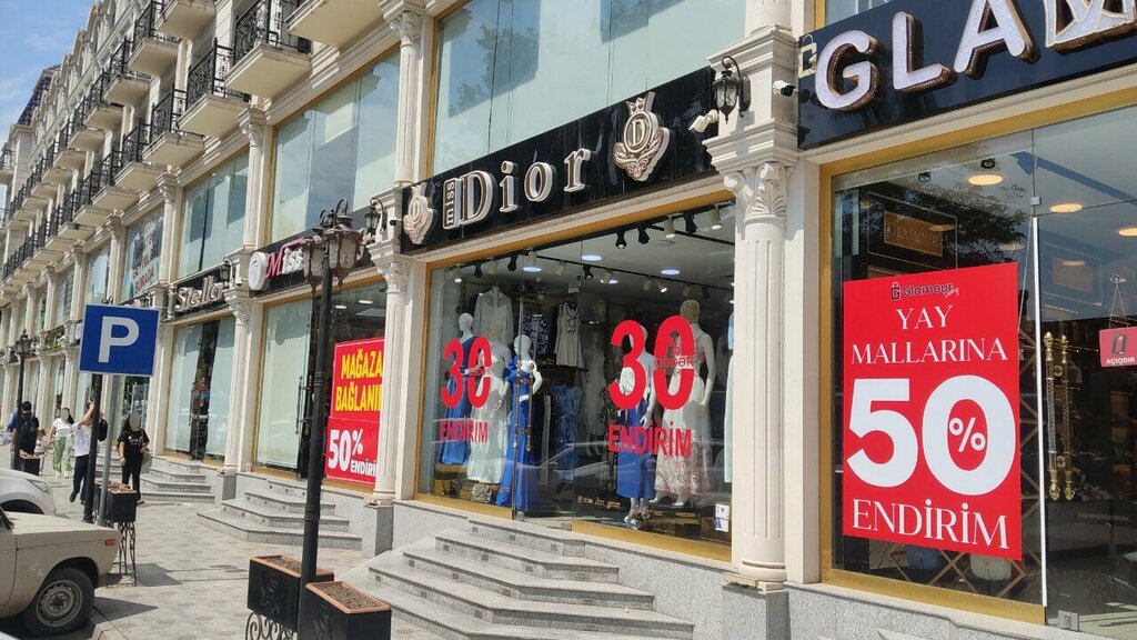 Giyim mağazası Dior, Gence, foto