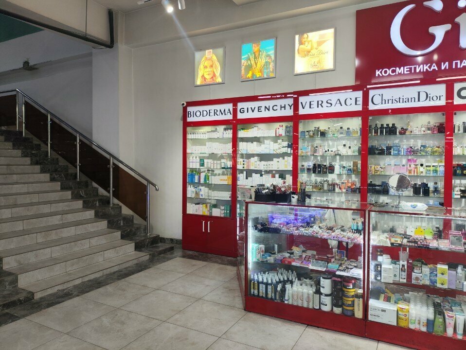 Kozmetik ve parfümeri mağazaları Gio, Osh, foto
