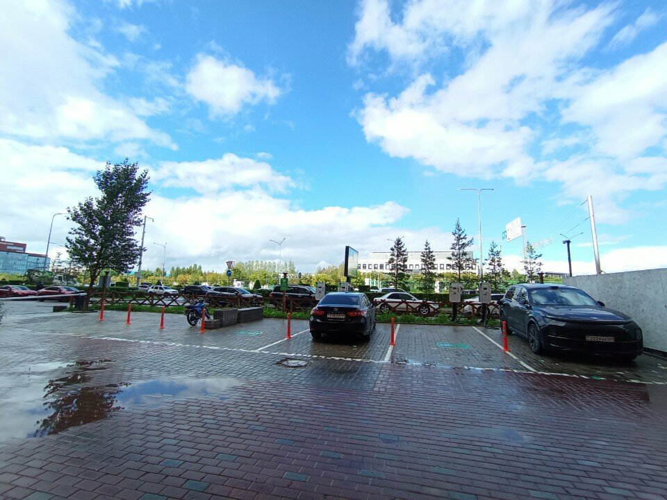 Elektrikli oto şarj istasyonları eDrive, Astana, foto