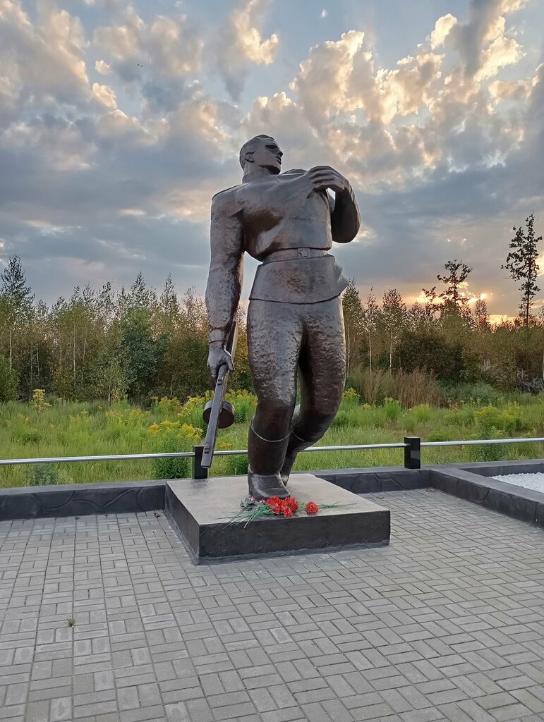 Anıt, heykel Мемориальный комплекс партизанской бригады Разгром, Minskaya oblastı, foto