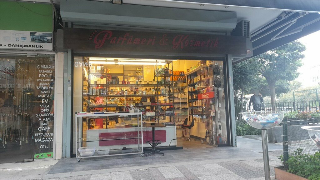 Kozmetik ve parfümeri mağazaları Eyvan Parfümeri & Kozmetik, İstanbul, foto