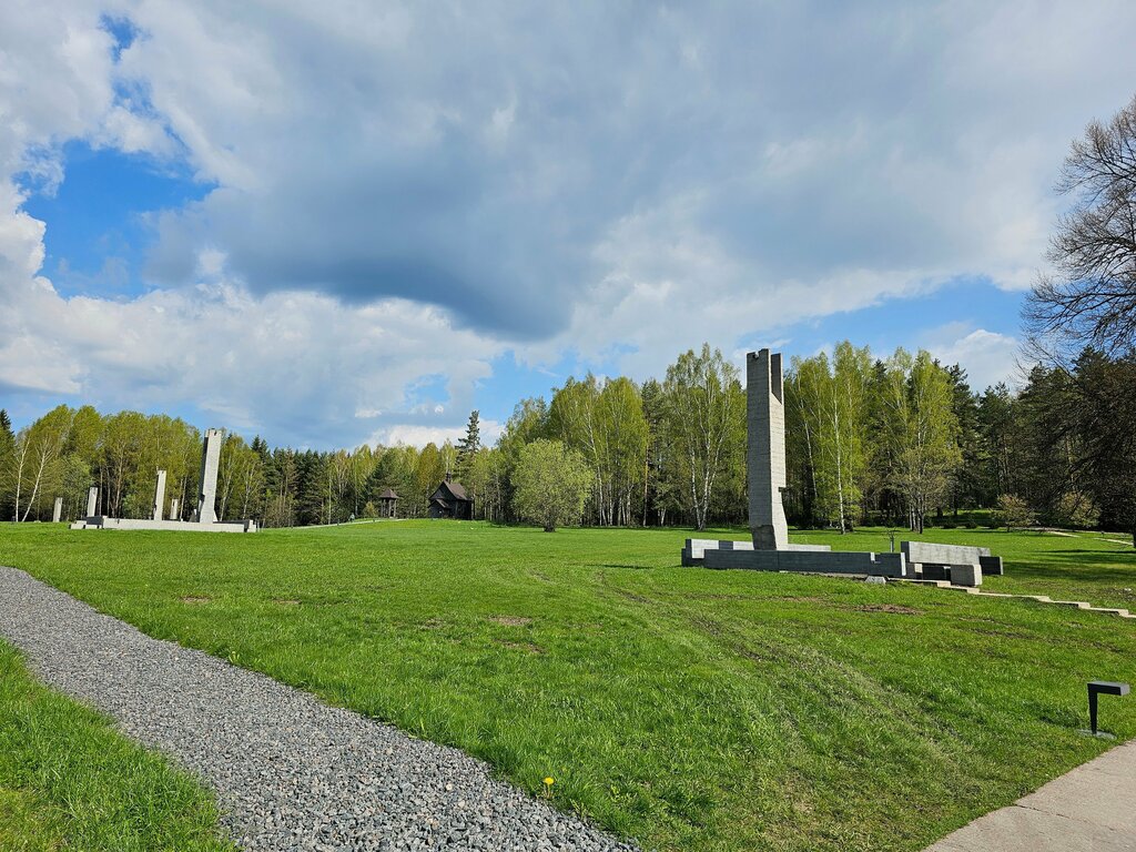 Anıt, heykel Обелиск с колоколом, Minskaya oblastı, foto