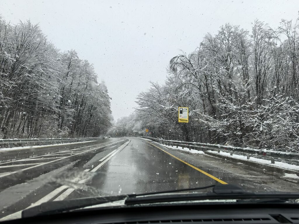 Dağ zirvesi Mount Iegosh, Soçi, foto