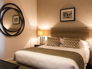 The Halston (England, Cumbria County, Carlisle, Warwick Road), otel  Carlisle'dan