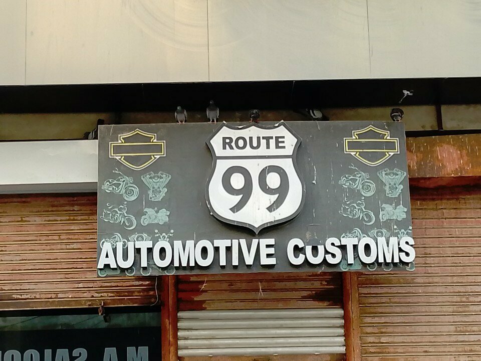 Oto aksesuarları Automotive costoms, Karaçi, foto