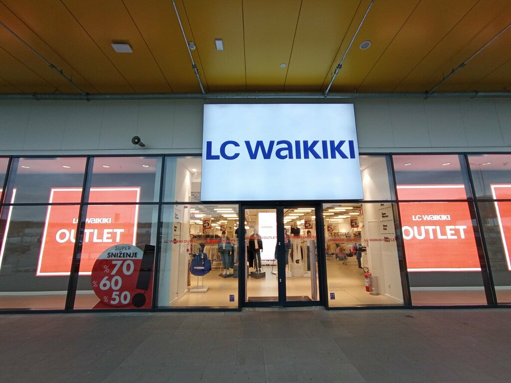 Giyim mağazası LC Waikiki, Dünya, foto