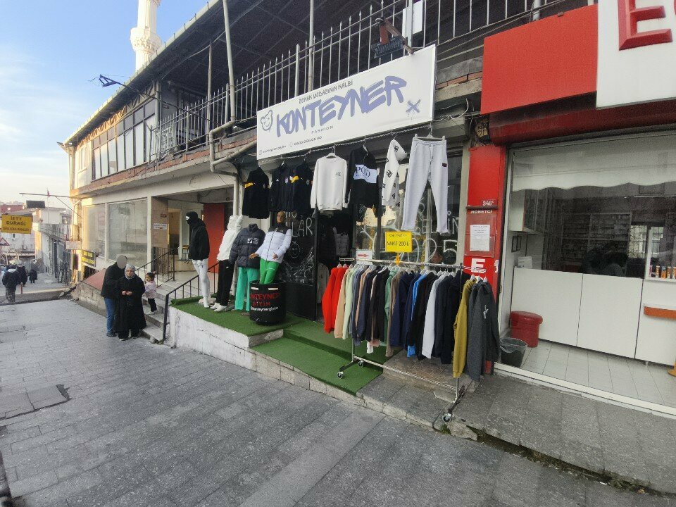 Giyim mağazası Konteyner Giyim, İstanbul, foto