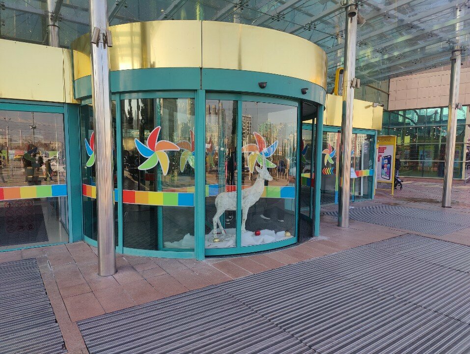 Spor giyim ve ayakkabı Li-Ning, Almatı, foto