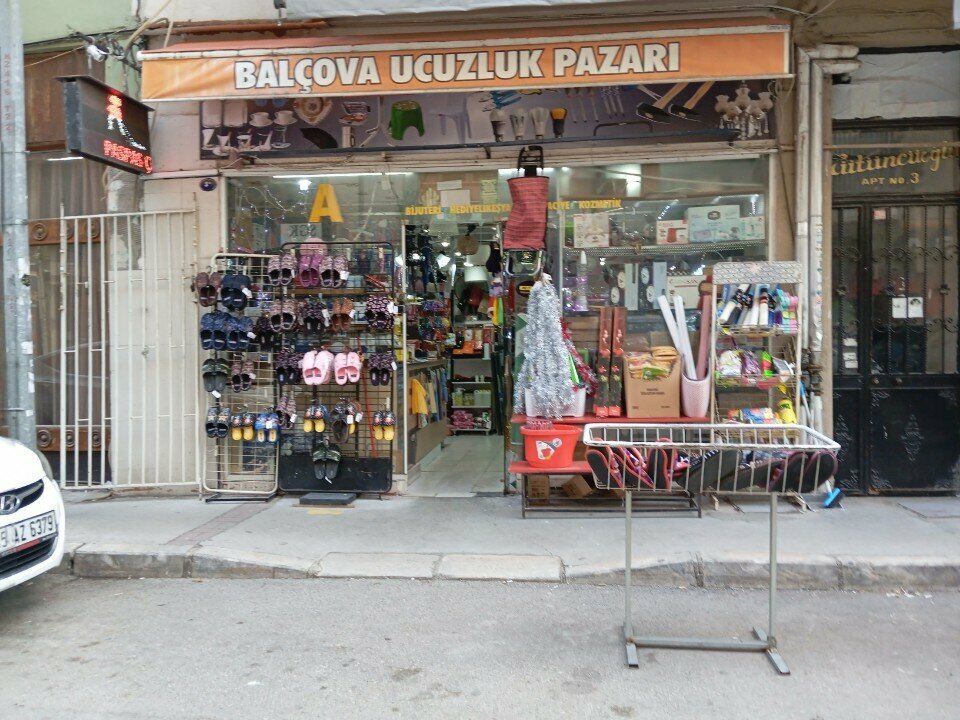 Züccaciye mağazaları Balçova Ucuzluk Pazarı, İzmir, foto