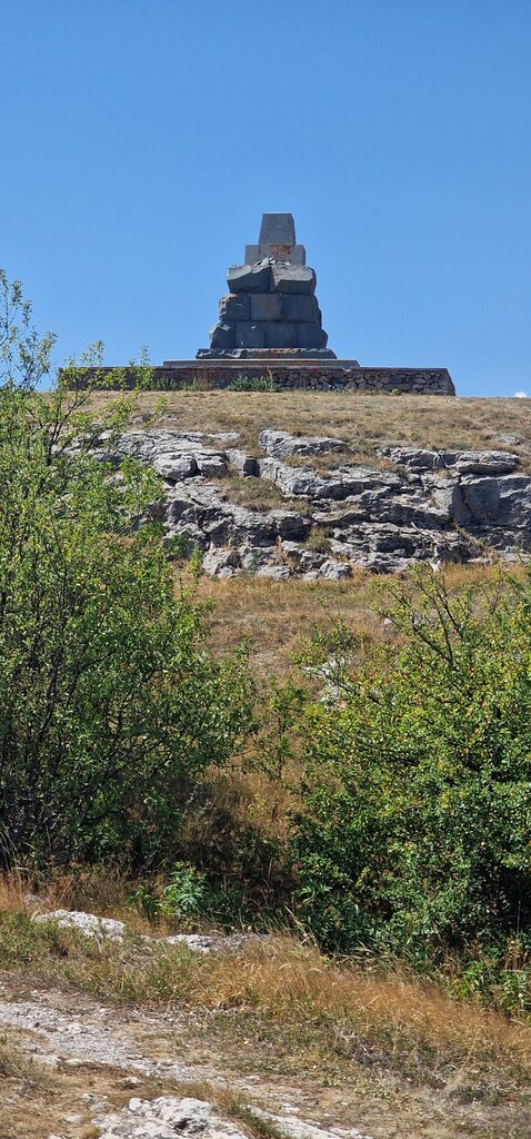 Anıt, heykel Партизанам Крыма, Kırım Cumhuriyeti, foto