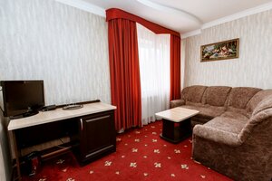 Loza (Fadeev Street No:345, zhiloy massiv Pashkovskiy, Krasnodar), otel  Krasnodar'dan