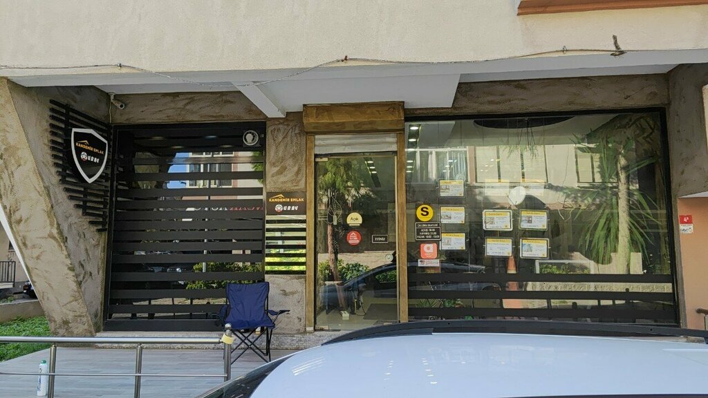 Otomobil satış galerileri Kandemir Emlak - Ubay Oto, İstanbul, foto