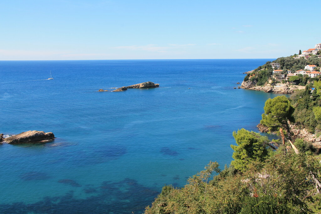 Müzeler ve sanat galerileri башня Балшича и археологический музей в церкви-мечети Св. Марии, Ulcinj (Ülgün), foto