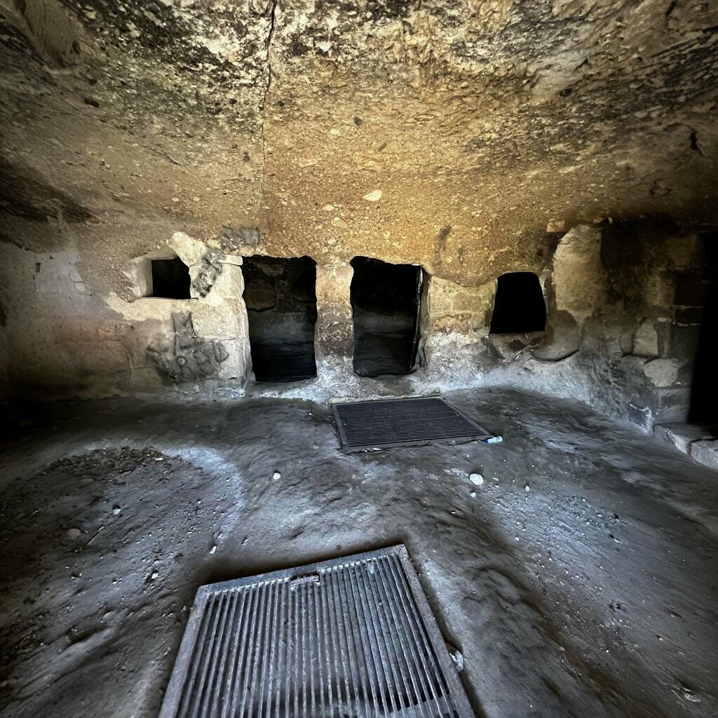 Turistik yerler Haç Kilise, Konya, foto