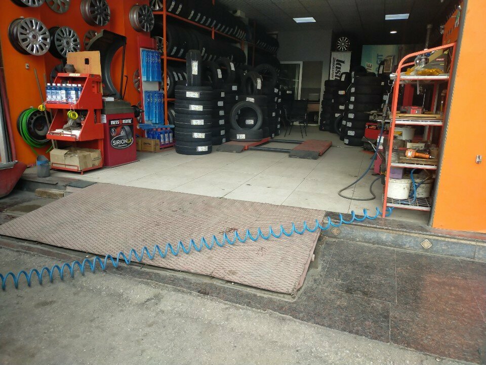 Jant ve lastikçiler Gümüş Oto Lastik, İzmir, foto