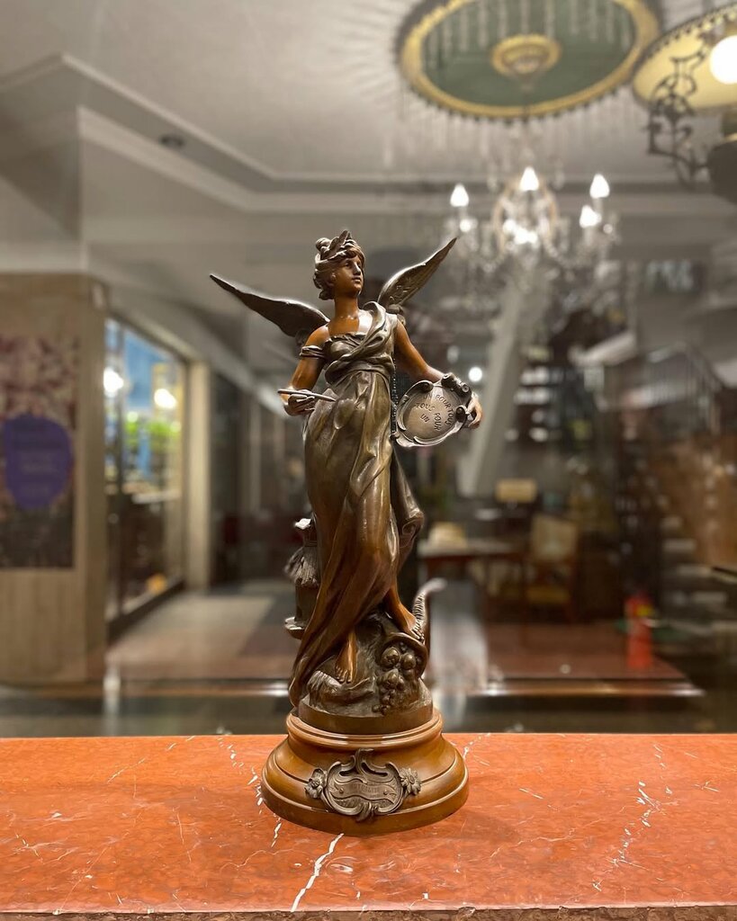 Antikacı dükkanları Soylu Antika Sanat, İzmir, foto