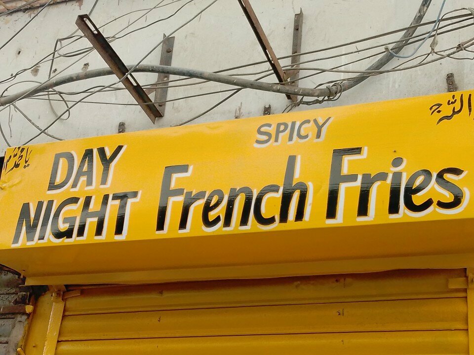 Fast food Day night, Karaçi, foto