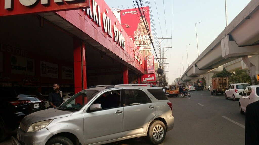 Yağlama ürünleri Makki Oil Store, Lahor, foto