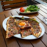 Ege Pide & Pizza Kuşadası Pide Salonu Açık Pideci Açık Pizzacı Açık Pide Salonu Açık Pizzacılar Kuşadası Pizza (Aydın, Kuşadası, Türkmen Mah., 50. Yıl Cad., 25), restoran  Kuşadası'ndan