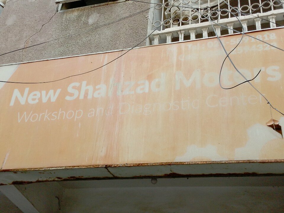 Otomobil servisi New shehzad motors, Karaçi, foto