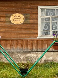 Музей жителей Приоятья (Leningrad Region, Lodeynopolskiy rayon, Alyokhovshchinskoye selskoye poseleniye, selo Alyokhovshchina, Alyokhovshchinskaya ulitsa), müzeler ve sanat galerileri  Saint‑Petersburg ve Leningradskaya oblastından