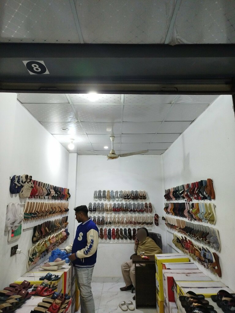 Ayakkabı mağazaları Nomi shoes shope, Lahor, foto