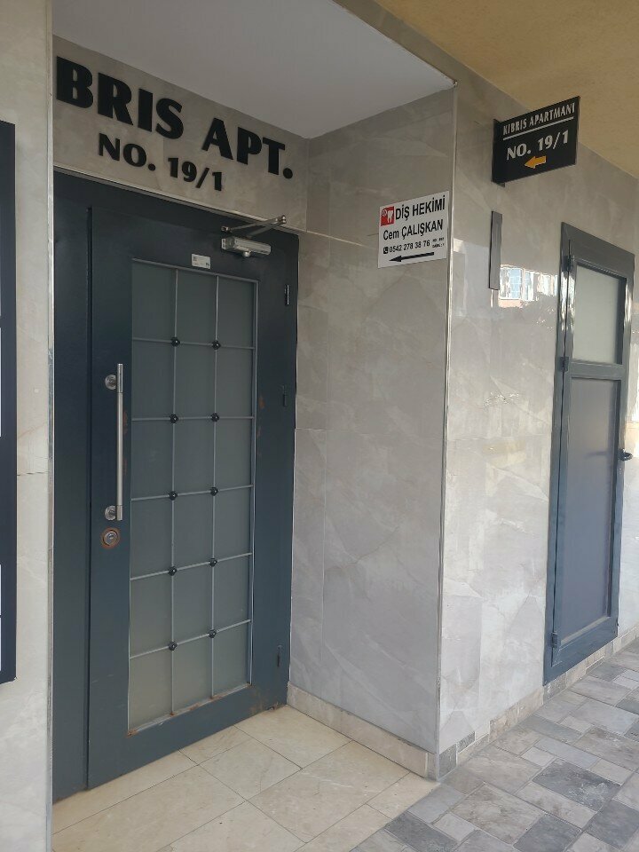 Özel ağız ve diş sağlığı klinikleri ve muayenehaneleri Diş Hekimi Cem Çalışkan, İstanbul, foto