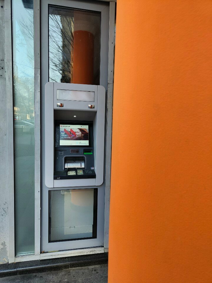 ATM'ler UniCredit Bank, Belgrad, foto