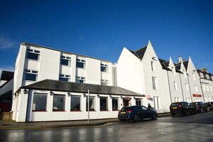The Royal Hotel (Scotland, Highland, Portree, Bank Street), otel  Highland Konsey Alanı'ndan